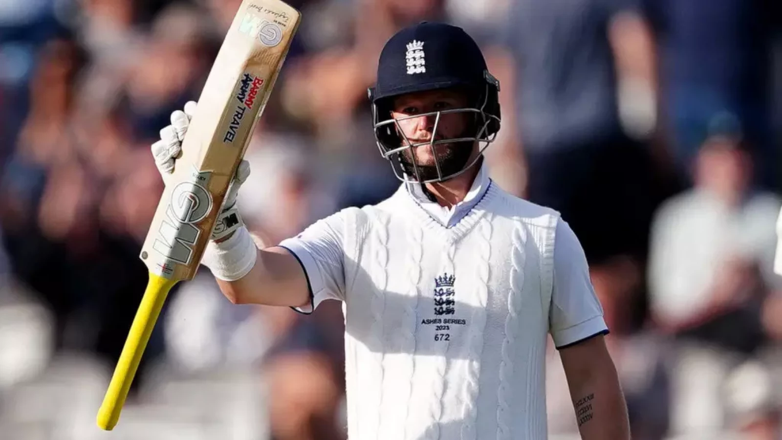 Ben Duckett barely survives as England chase formidable Australian ...