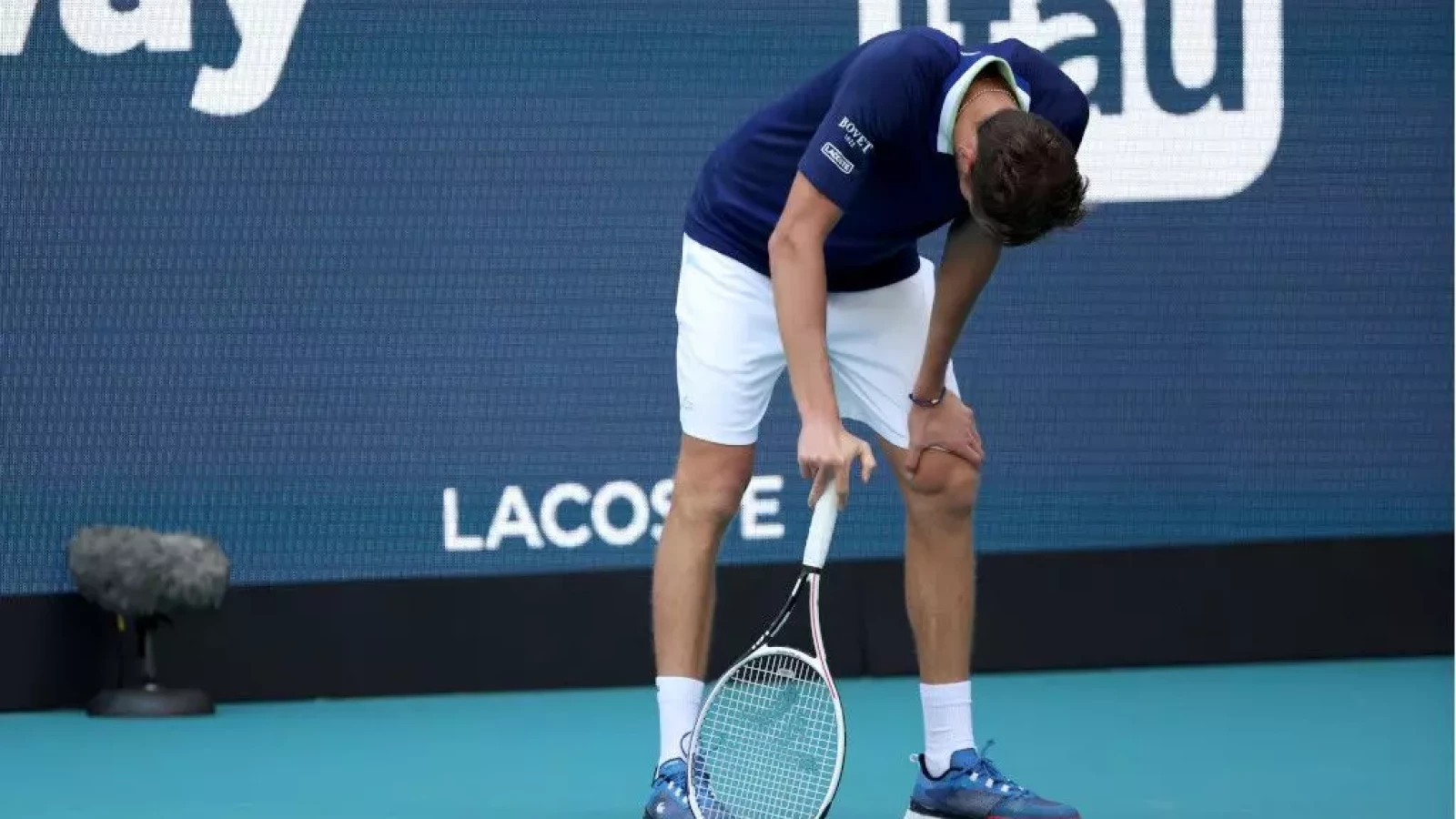 Daniil Medvedev heaps praise on Carlos Alcaraz's drop shot | SABC