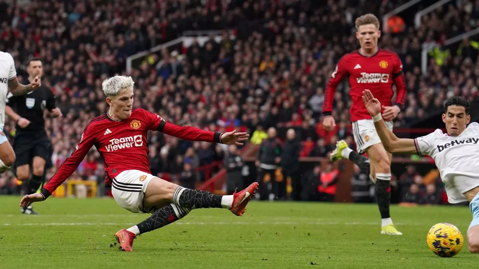 Man Utd's Alejandro Garnacho receives talking-to over social media ...