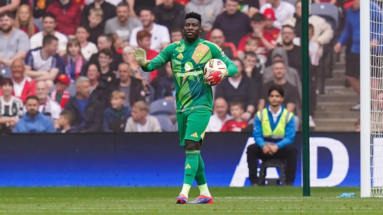 Man Utd legend singles out Cameroonian goalkeeper Andre Onana for ...