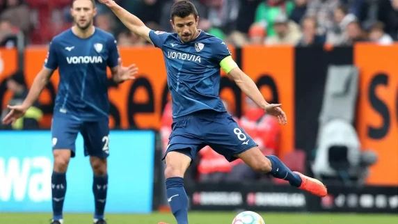 VfL Bochum skipper Anthony Losilla signs new deal with the Bundesliga ...