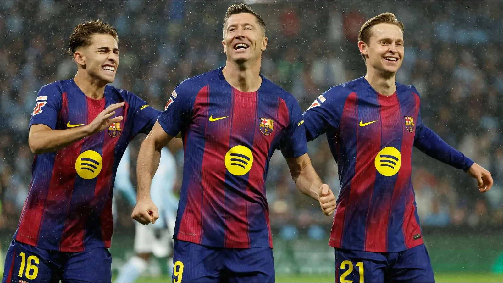 Robert Lewandowski hat-trick fires Barca back into La liga title race ...