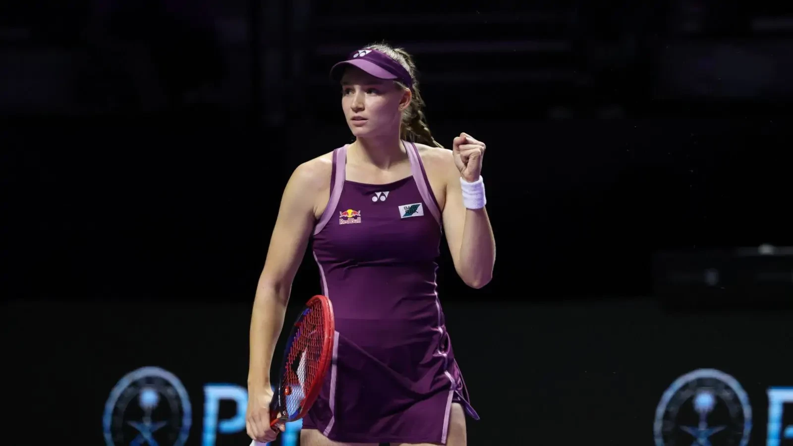 Elena Rybakina storms past Iga Swiatek to take control of WTA Finals group | main-domain