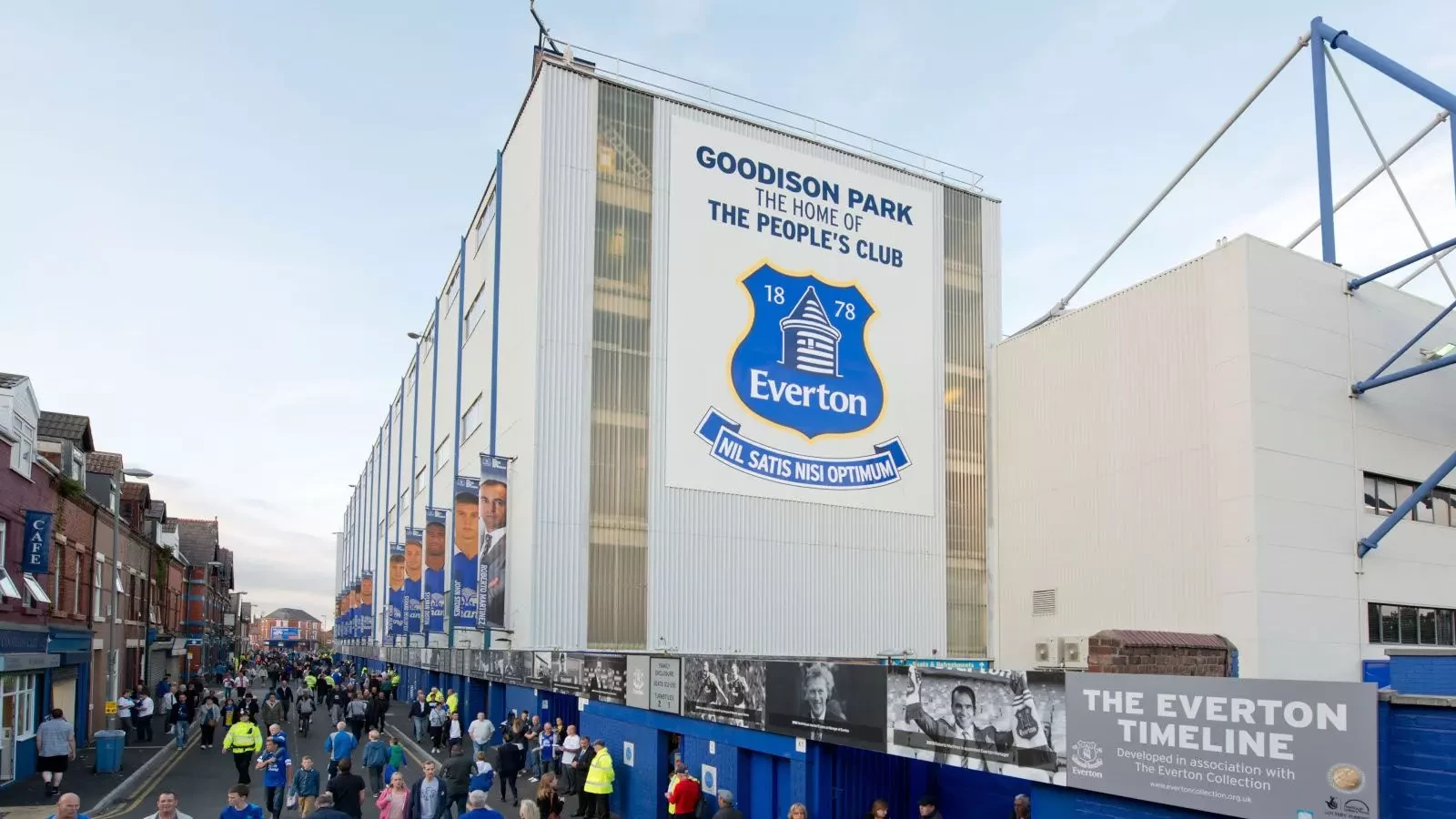 Everton owner Farhad Moshiri enters talks with Friedkin Group to ...