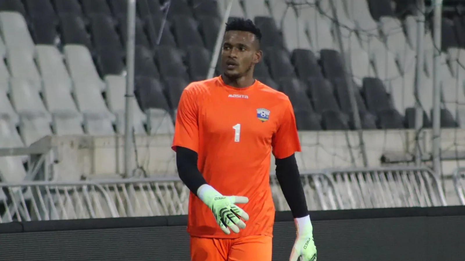 Adel Amrouche urges Kaizer Chiefs to allow Fiacre Ntwari to move | soccer