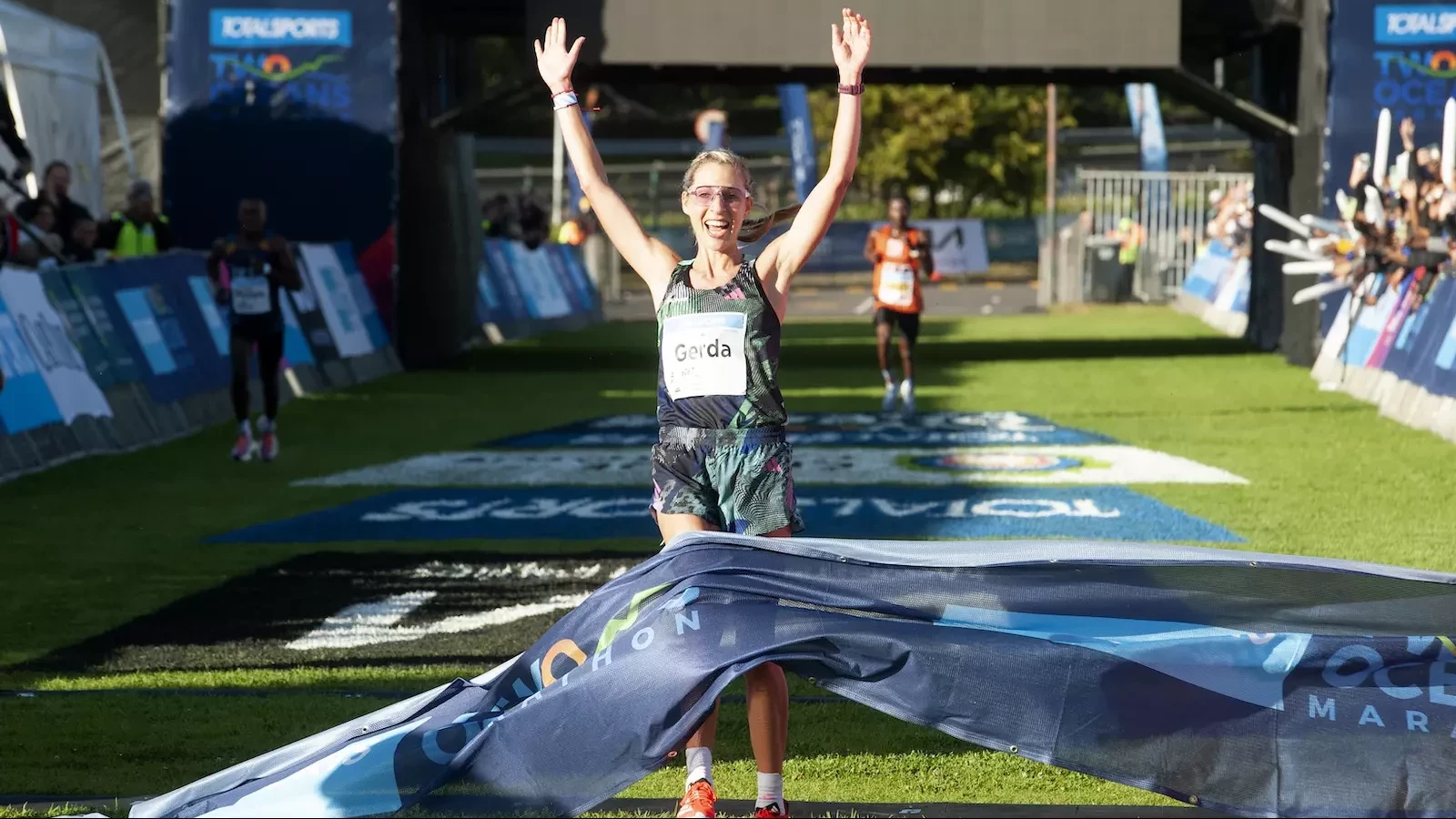 Gerda Steyn breaks Two Oceans Marathon course record again | SABC