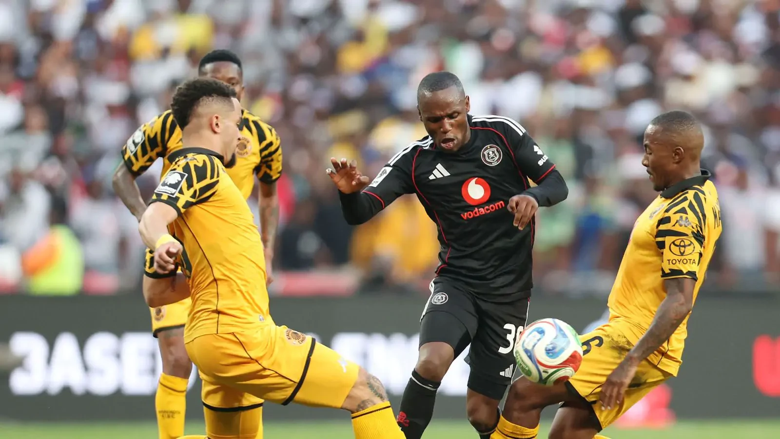 Kaizer Chiefs deal blow to Orlando Pirates' title charge in Soweto ...