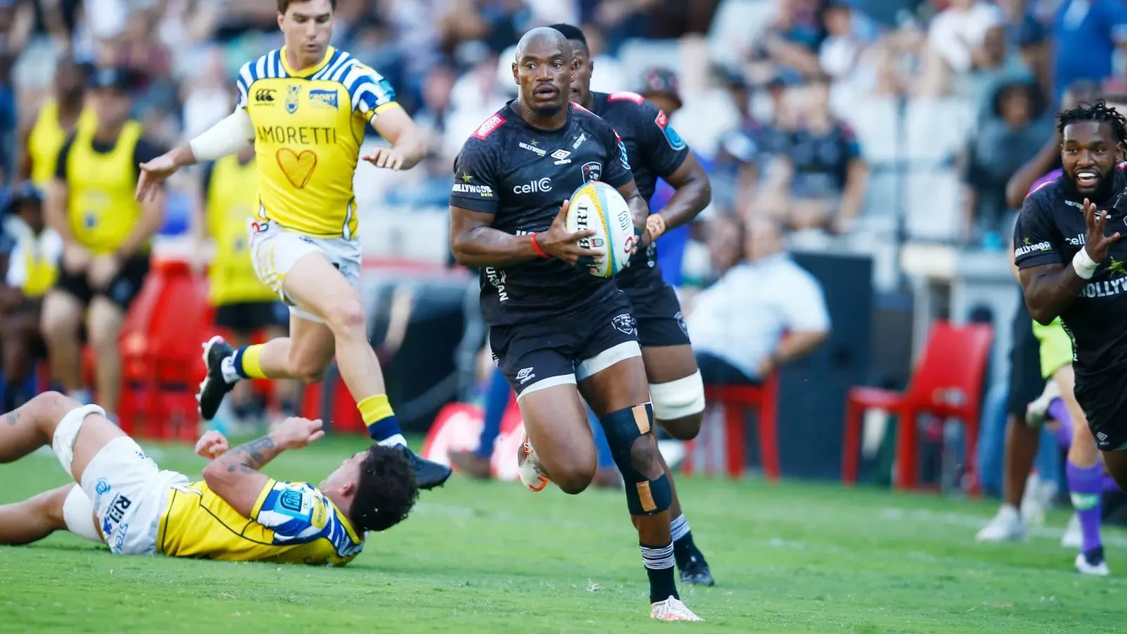 Sharks secure narrow win over Zebre in thrilling URC encounter | rugby