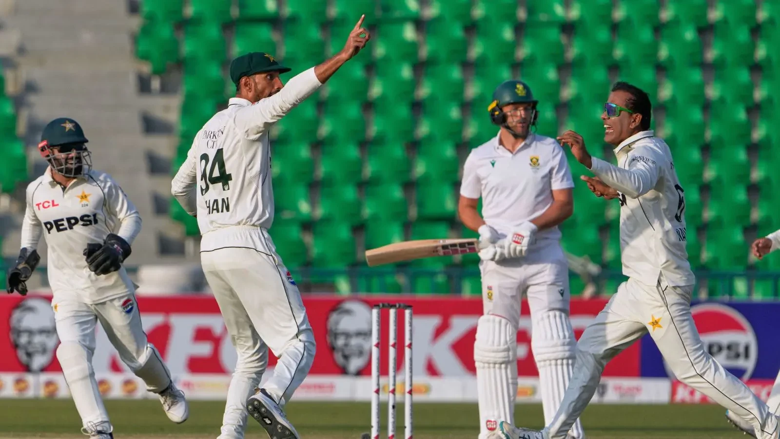 Spin wreaks havoc on Day Three in Lahore as Pakistan smell Proteas ...
