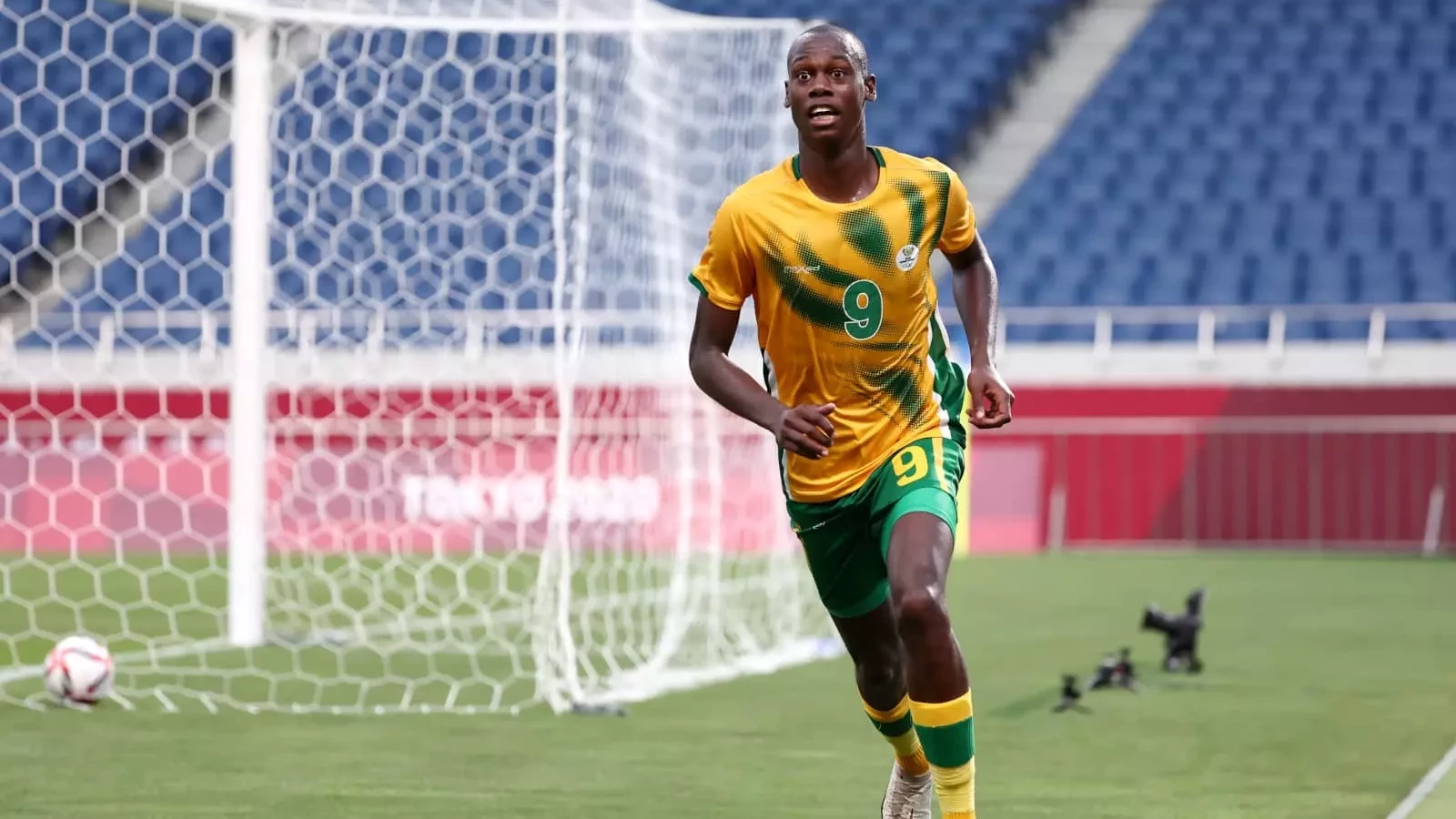 Hugo Broos a huge fan of Orlando Pirates striker Evidence Makgopa ...