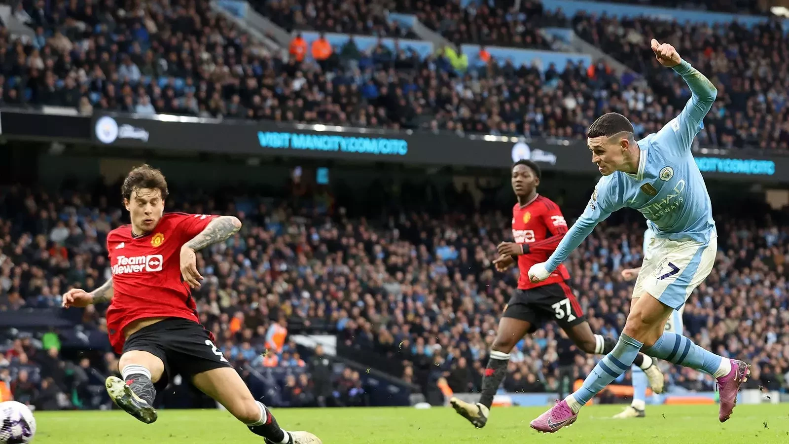 Man City come from behind to beat rivals Man Utd | soccer