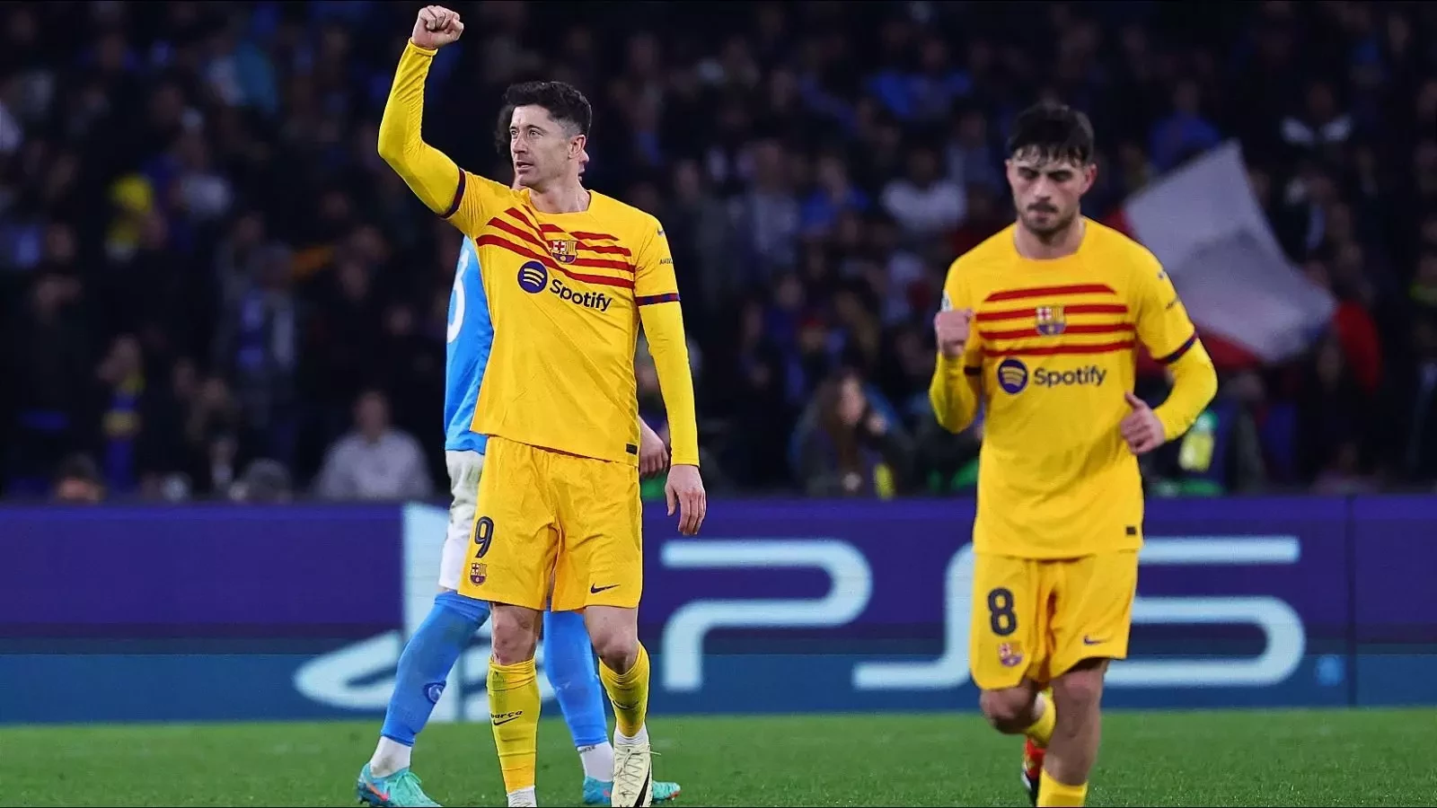 Robert Lewandowski makes history as Barcelona soar past Valencia | soccer