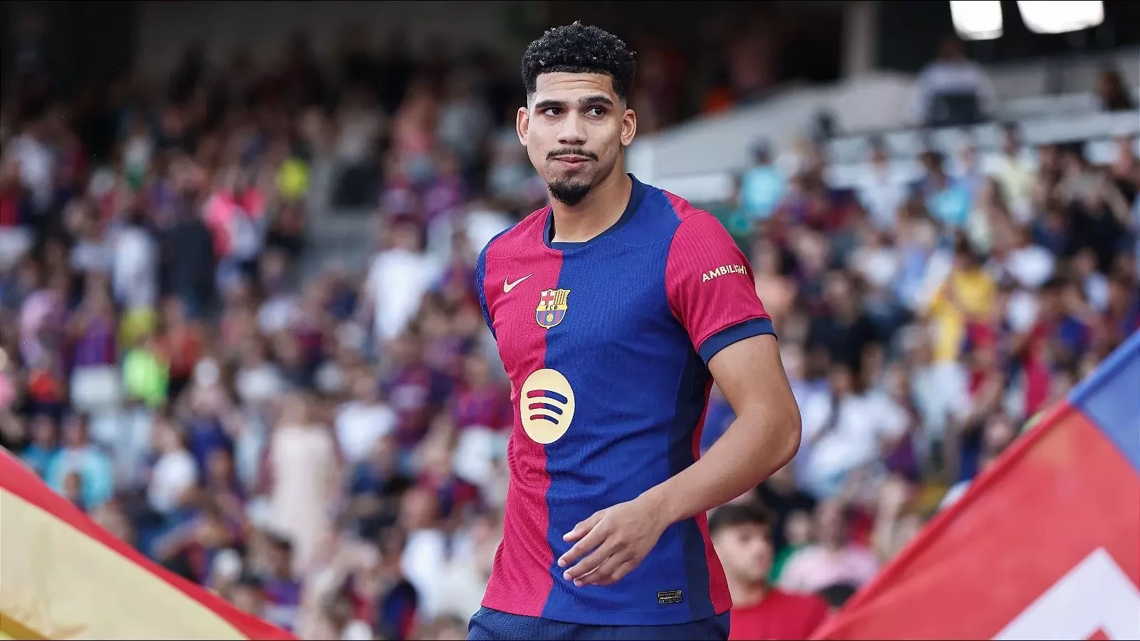 Ronald Araujo returns to Barcelona training after mental health break ...