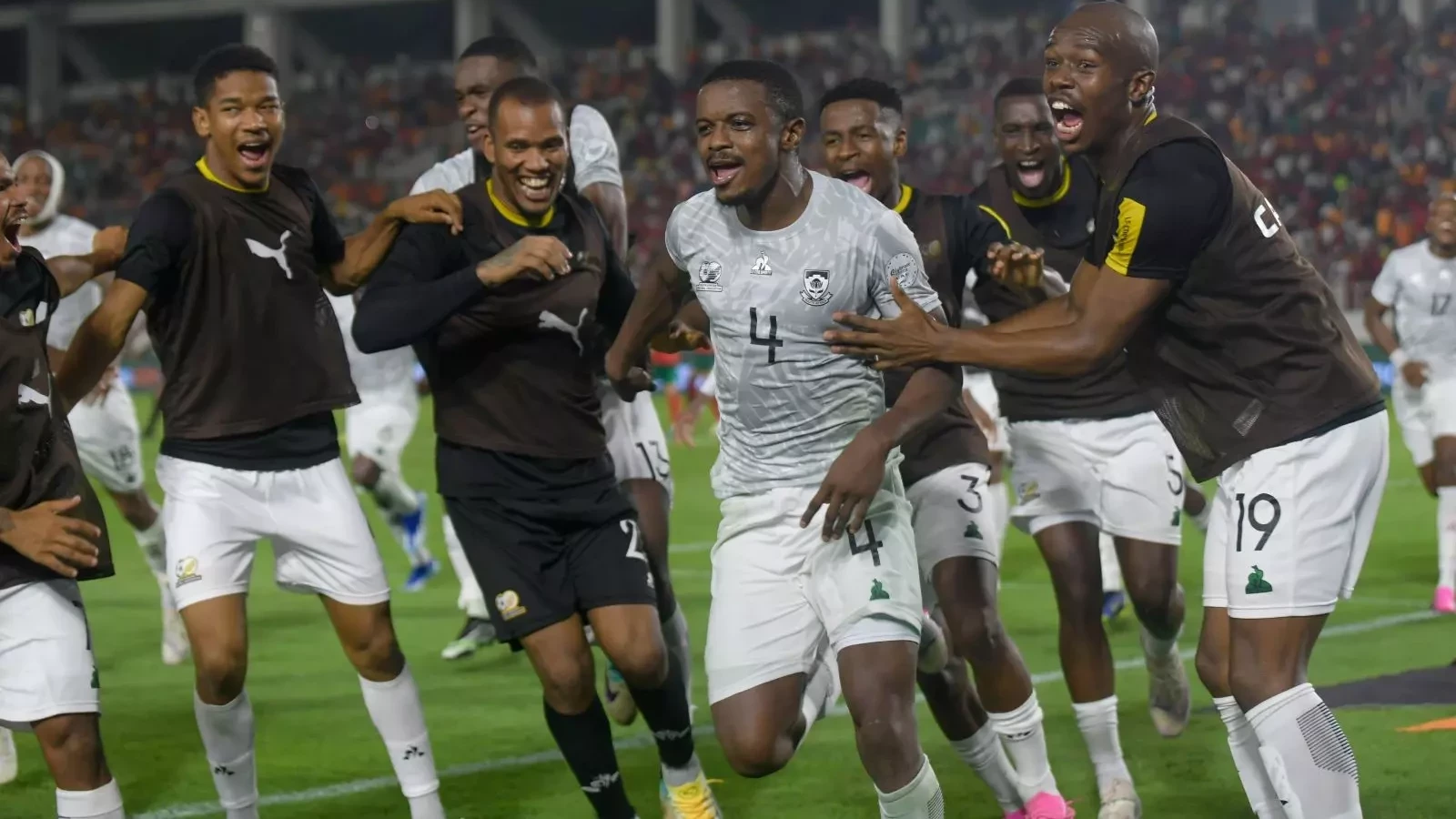 Teboho Mokoena and Evidence Makgopa earn praises from Hugo Broos | soccer