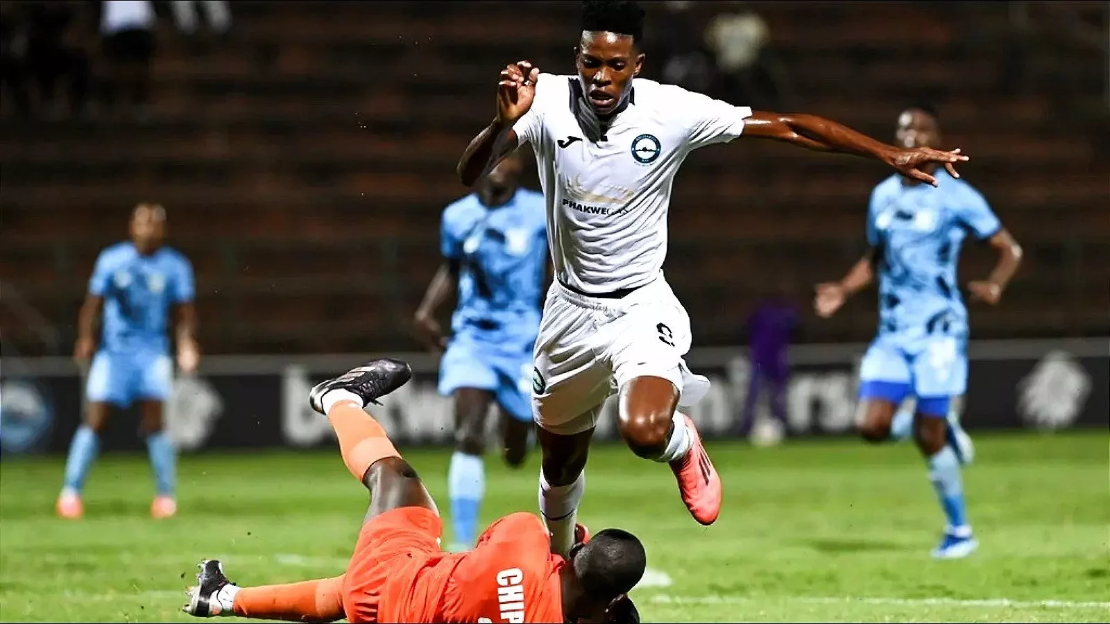 Abdeslam Ouaddou sees star potential in Yanela Mbuthuma | soccer